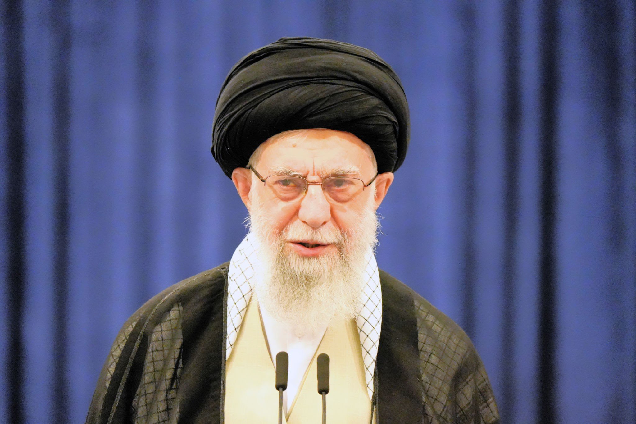 Nagbabala si Khamenei ng Iran Laban sa mga Pag-atake sa Hinaharap ng U.S.! | Diskurso PH